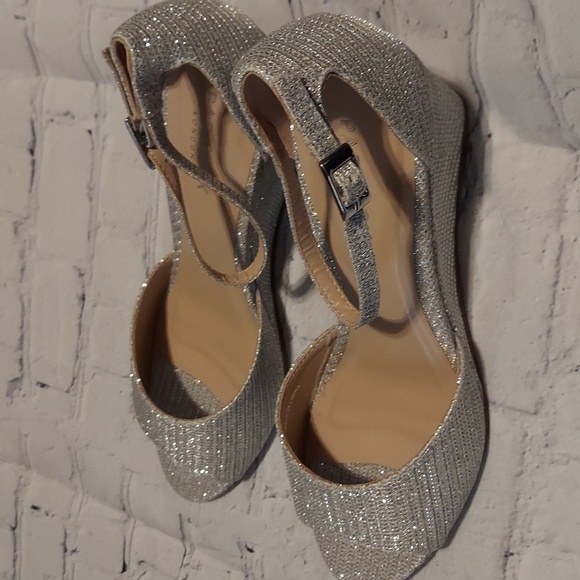 Paradox London | Shoes | Sz7 Paradox London Silver Glitter Pumps Nib ...